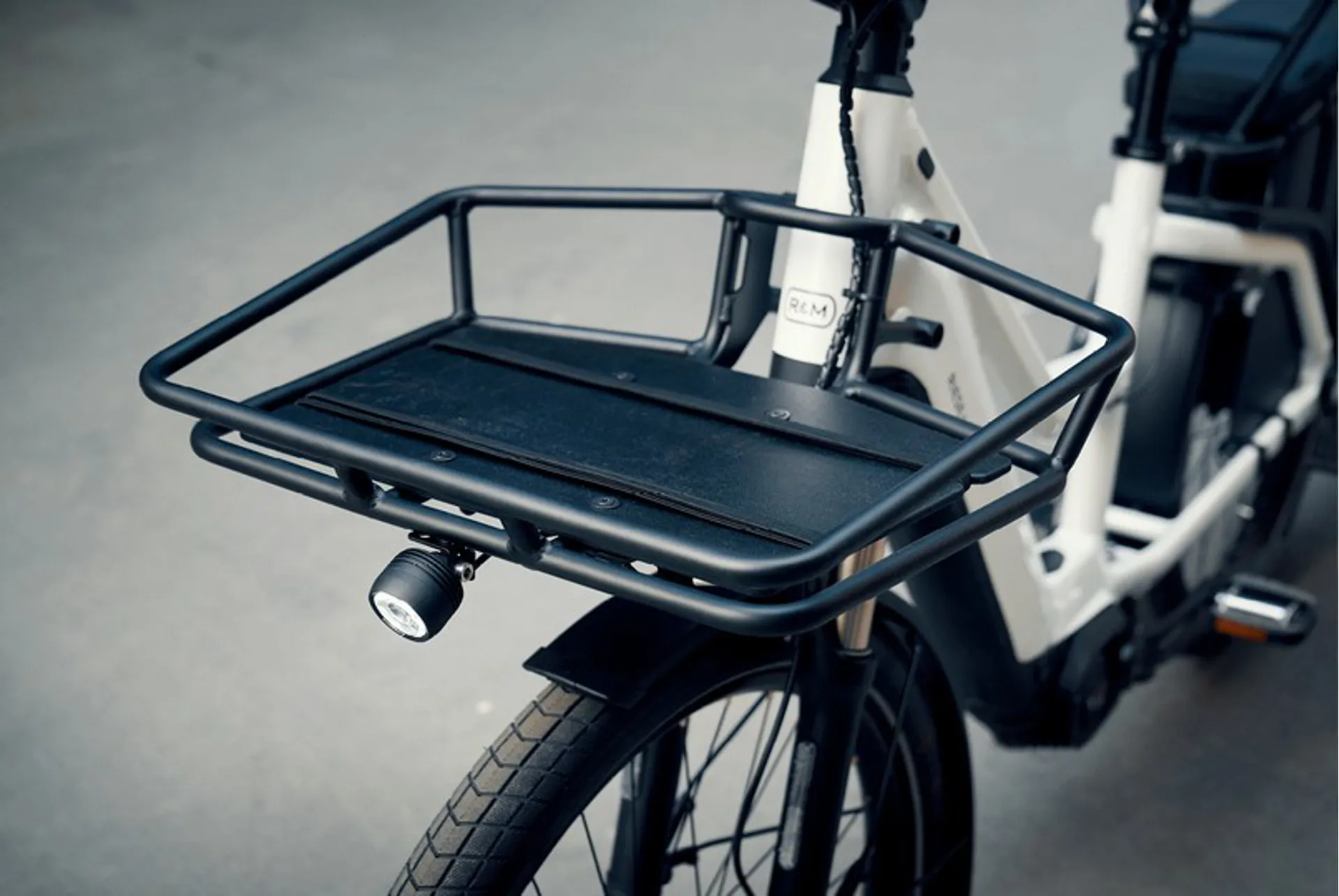 riese-and-muller-multicharger-mixte-in-white-in-black-in-curry