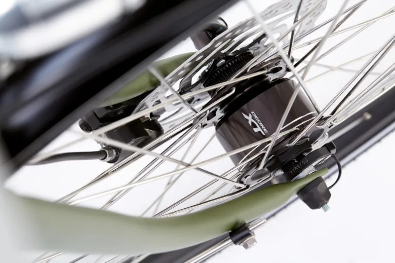 Achielle-Oscar-in-Black